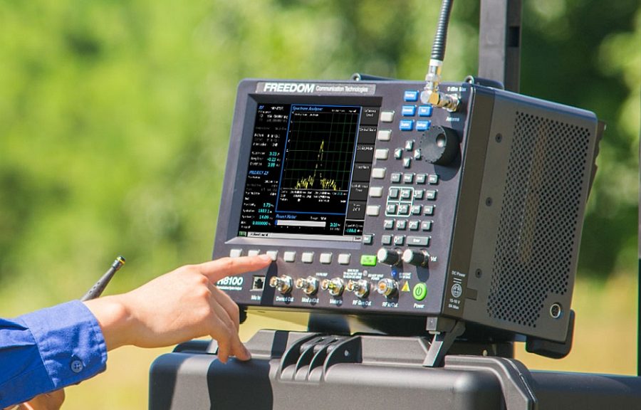 La plate-forme portable Freedom R8200 d’Astronics taillée pour le test ...